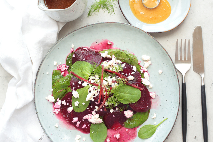 Rode bietensalade met feta, citroen en Mānuka honing